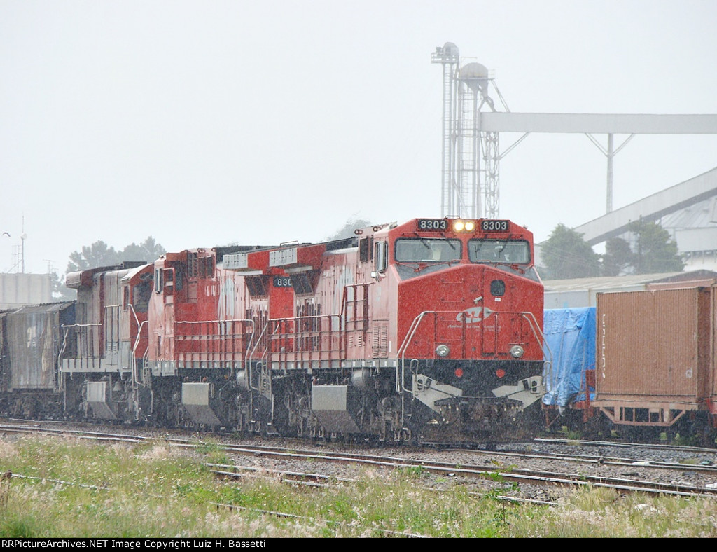 D9-40BBW DASH-9 8303